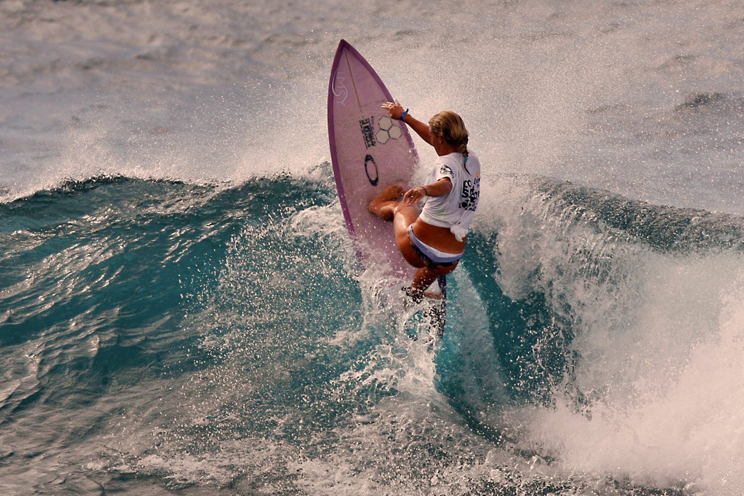 Más comprometidos con el deporte del surfing, el Corona Pro Surf ...