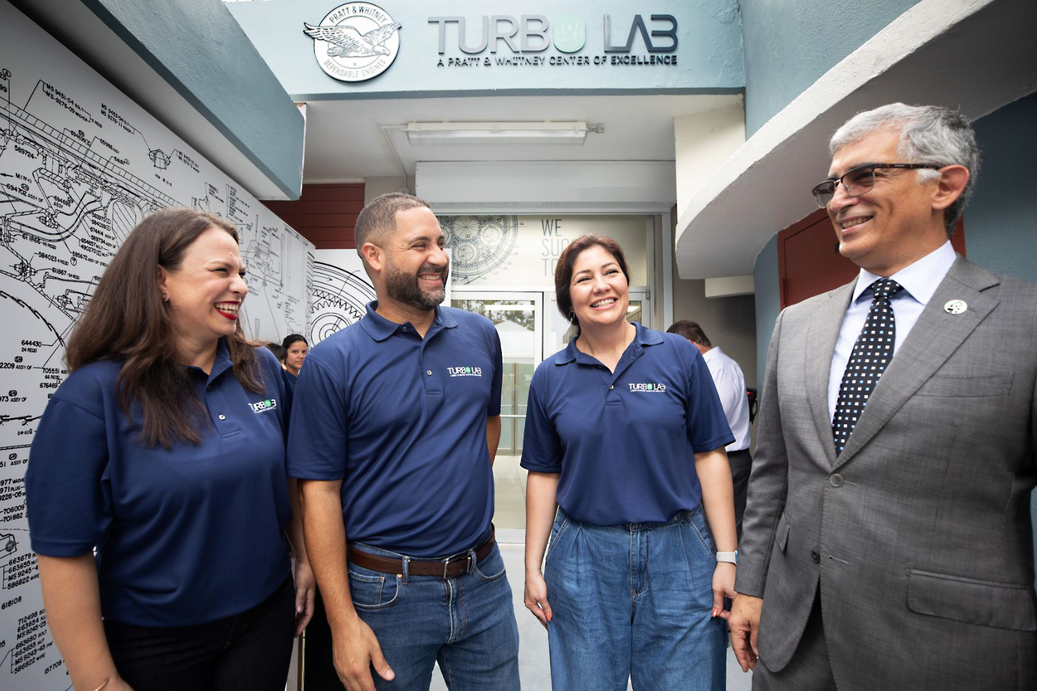 Inauguran el 1er centro de excelencia aeroespacial de Pratt & Whitney ...